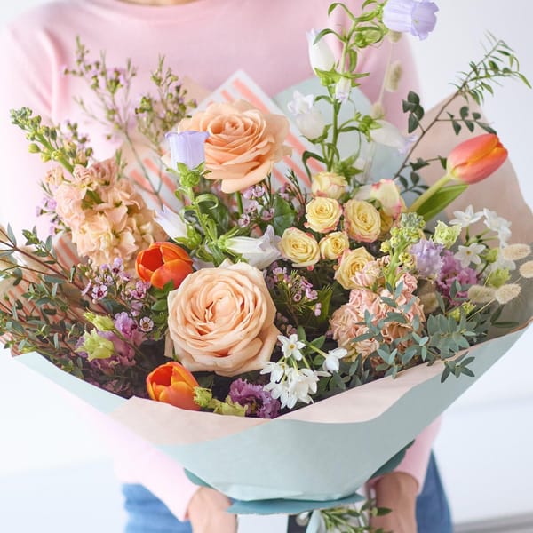 Buy/Send Luxury Spring Dawn Bouquet. Online | IGP | ID1436607