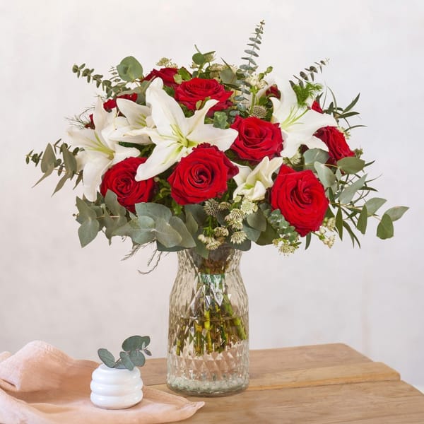 Buy/Send Maldivas - Boquet with withe liliums and red roses Online ...
