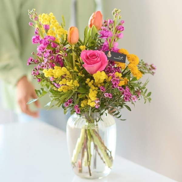 Buy/Send Vivid Spring Vase. Online | IGP | ID1436547