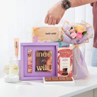 Buy/Send Inde Wild Gift Box And Choco-Floral Arrangement Online | IGP ...