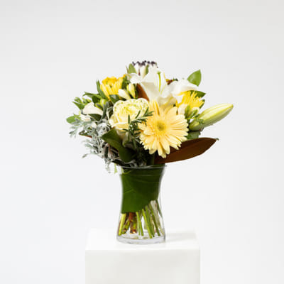 Buy/Send Mixed cut flowers in Vase Online | IGP | NID1364546