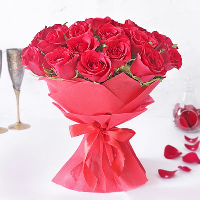 Shower Your Loved Ones with This Bouquet of 30 Red Roses | IGP